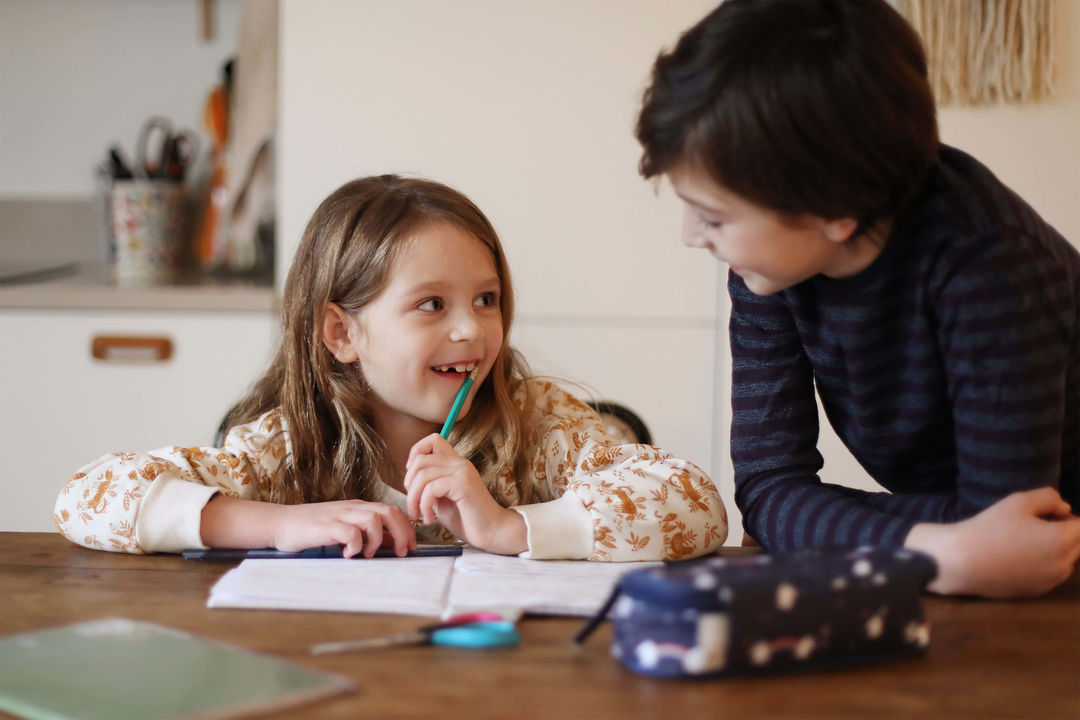 Encouraging sibling collaboration during homework time | Alloprof